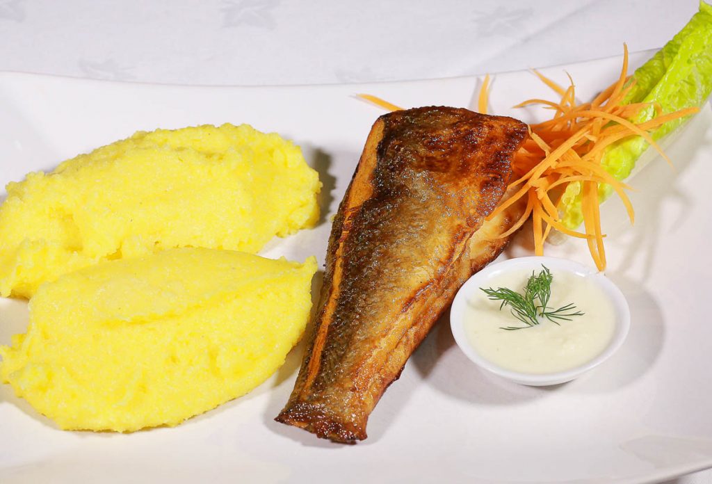 Comanda Crap prajit cu mamaliguta (300 g) | Colosseum Delivery ...